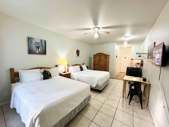 Wasser Lodge #101 | Sleeps 4 - New Braunfels, TX