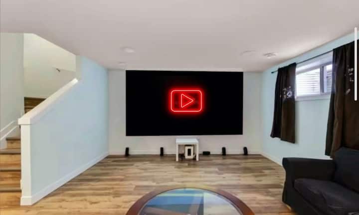 Entertainment House: 4k Home Theater & Cozy Vibes - Edmonton