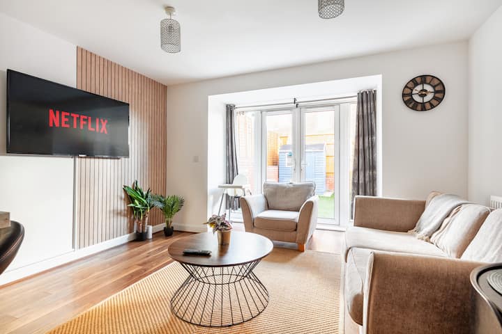 Spacious 5br W/parking, Contractors & Family Haven - Dartford