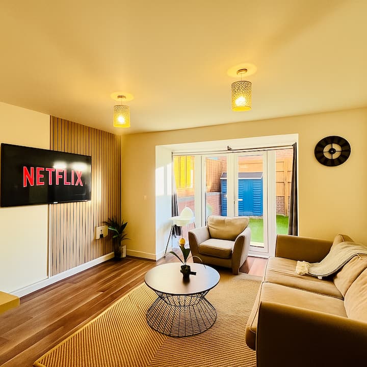 Spacious 5br W/parking, Contractors & Family Haven - Dartford