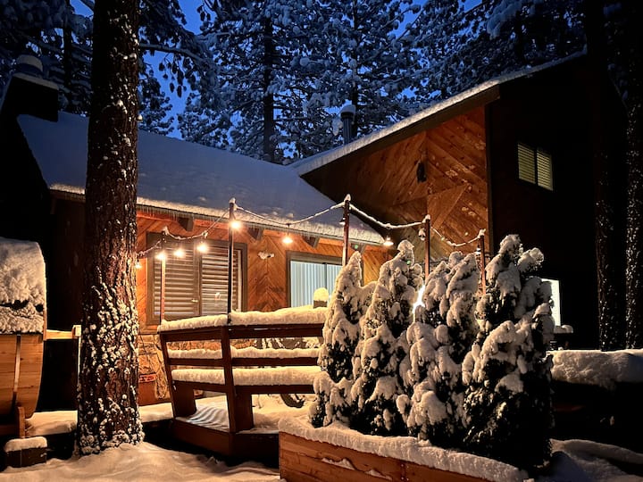 Cozy Cabin With Hot Tub & Sauna, 5 Min To Heavenly - South Lake Tahoe, CA