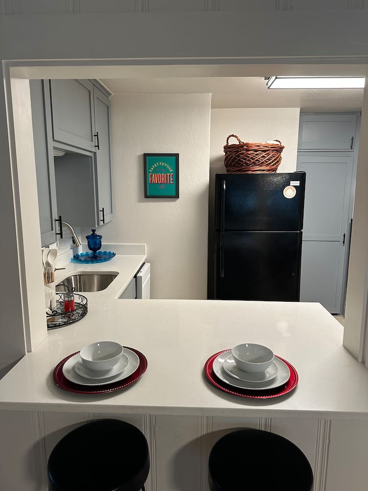 The Hog Den Off Dickson - Fayetteville, AR