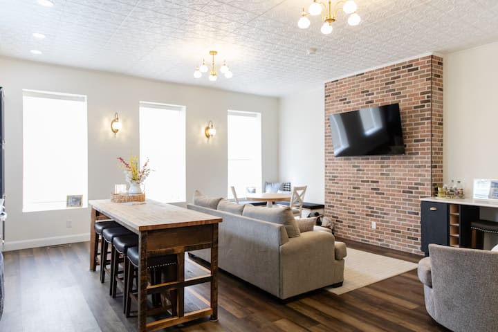 Downtown Wheeling 2br/ Sleeps 7/ Walk To Arena - Wheeling, WV