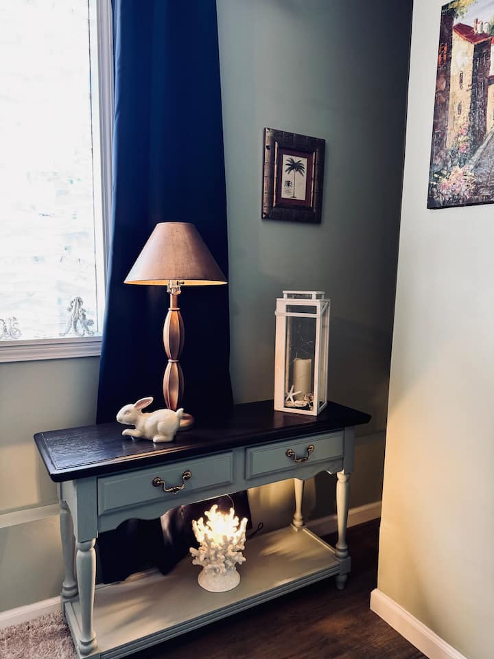 Shabby-chic Coastal Retreat - Pawleys Island, SC