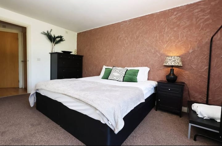 The Bay View – Weekly & Monthly Discounts, Parking - Cardiff