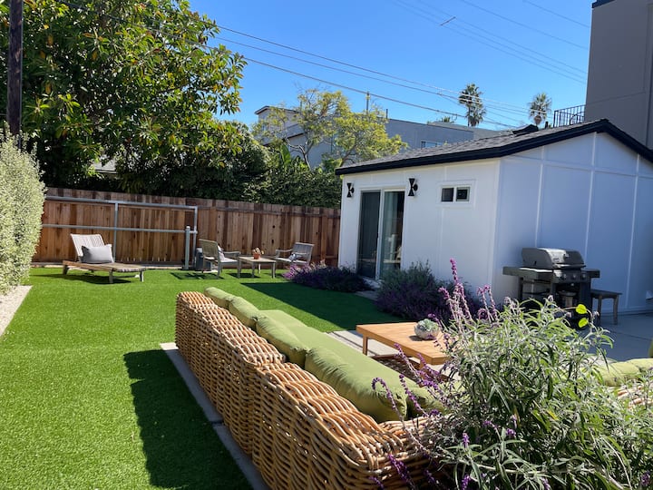 Beautiful New Venice Guesthouse - Santa Monica, CA