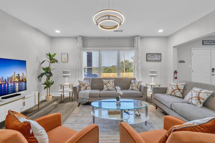 Stylish Basement Apt • Private Entry + Parking - Lawrenceville, NJ