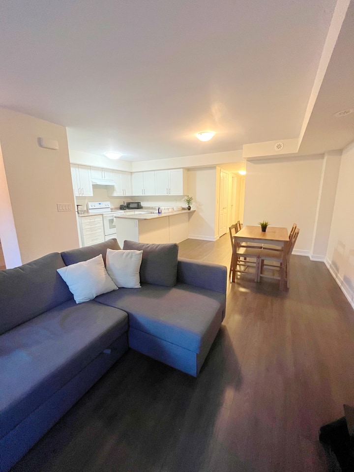 Modern Markham Comforts Of Home - 마크험