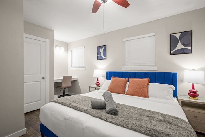 Cozy King Retreat~1 Br Near Ut/downtown Austin - Austin, TX