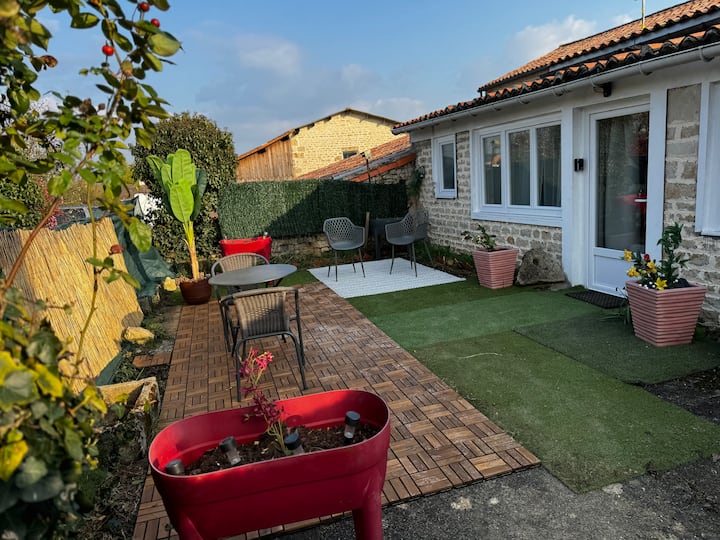 Meuble Chic Avec Parking 24/24 - Melle, France