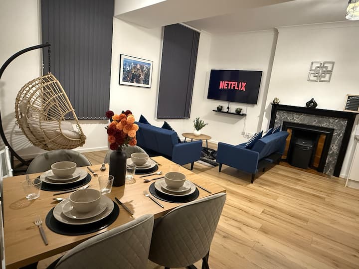 Chic 2br • Central • Egg Chair + 65” Tv - Peak District