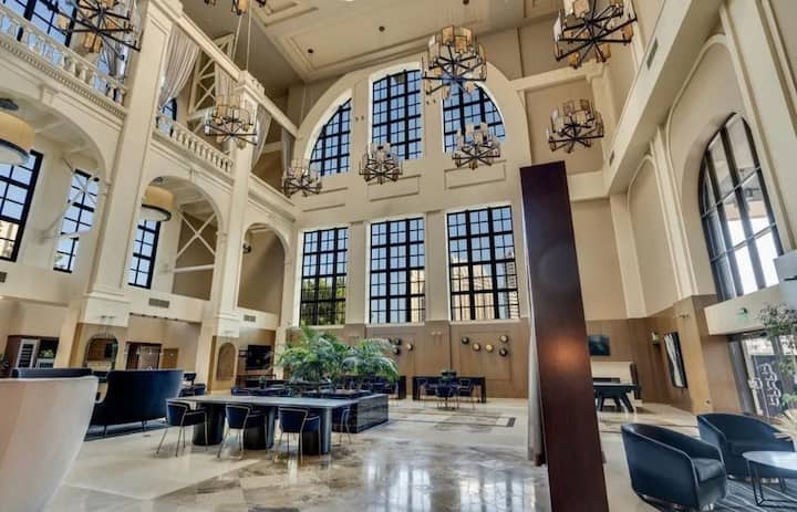 Electra · Rooftop Pool, Gym, Spa & City Views - Coronado, CA