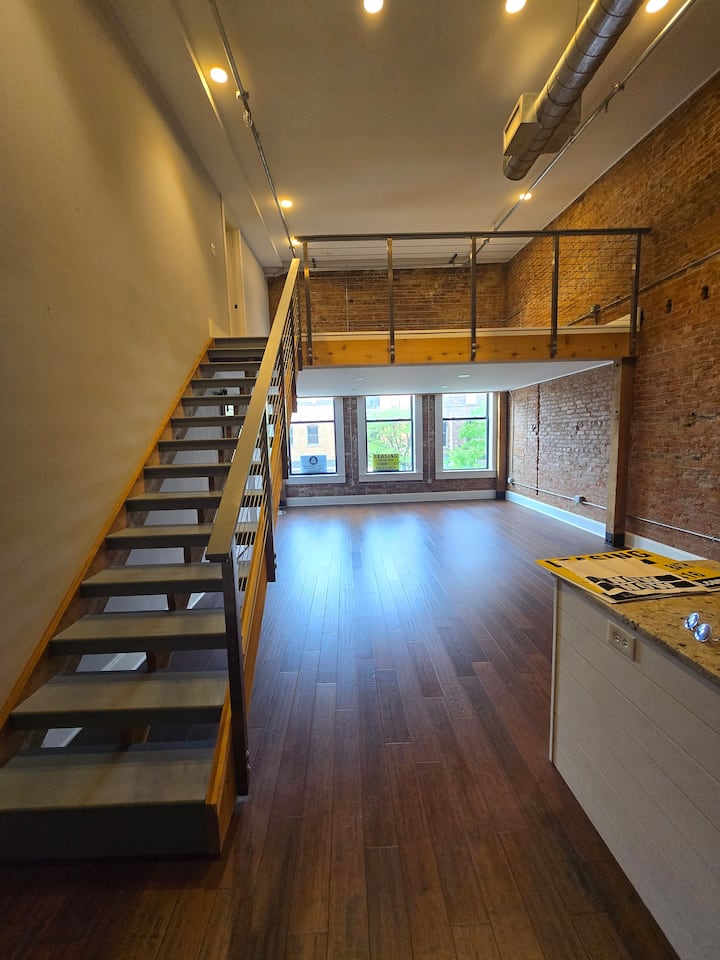 Di'cartas Condo - Kalamazoo, MI