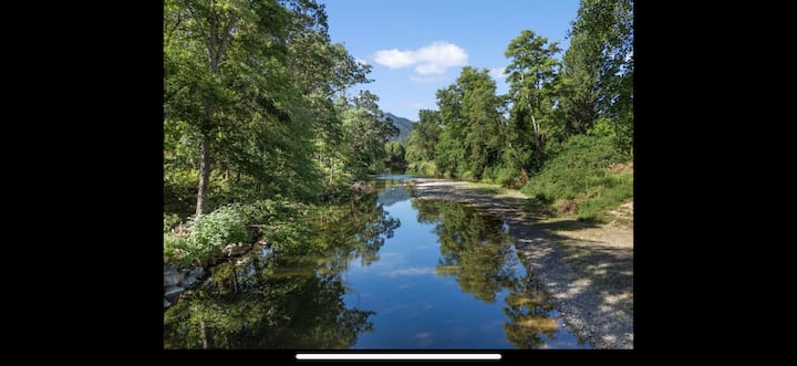 Riverside Studio Retreat - Rogue River, OR