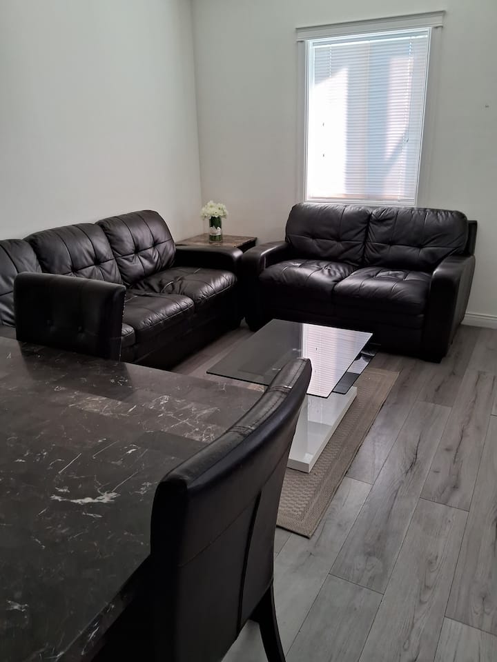 Cute Seprate 2 Bedroom Suite. - Kelowna