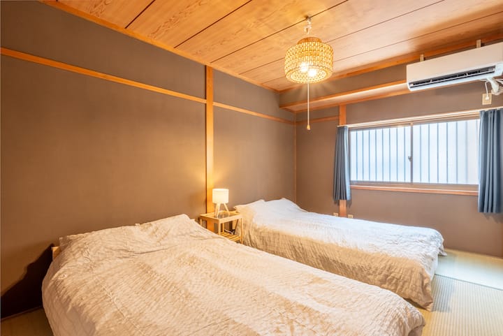 New!なんばまで10分/「花園町駅」徒歩3分/空港から1時間/ベッド2台40㎡ - Osaka