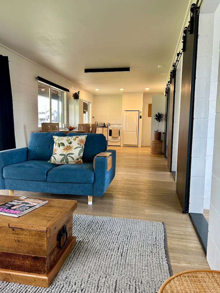 Beverley By The Beach - 
Linen Provided - Whangamatā