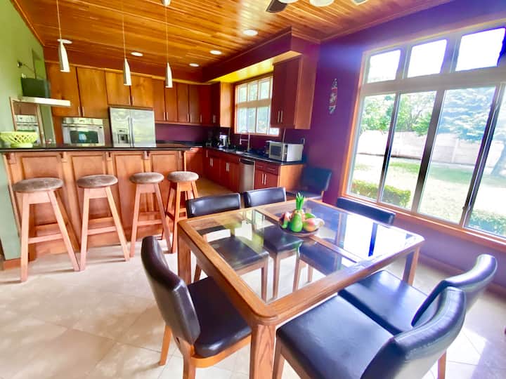 Casa Koval Jacuzzi, Steam Room & Volcano View - 