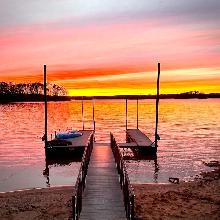 Diamond Cove - Lakefront, Dock, Hot Tub, Beaches - Gainesville, GA
