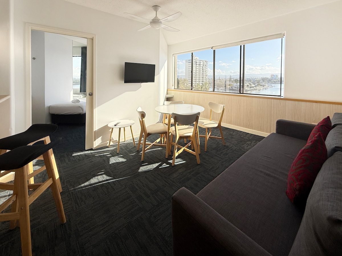 2 bedroom with kitchen apartment Surfers Paradise - Serviced apartments ...