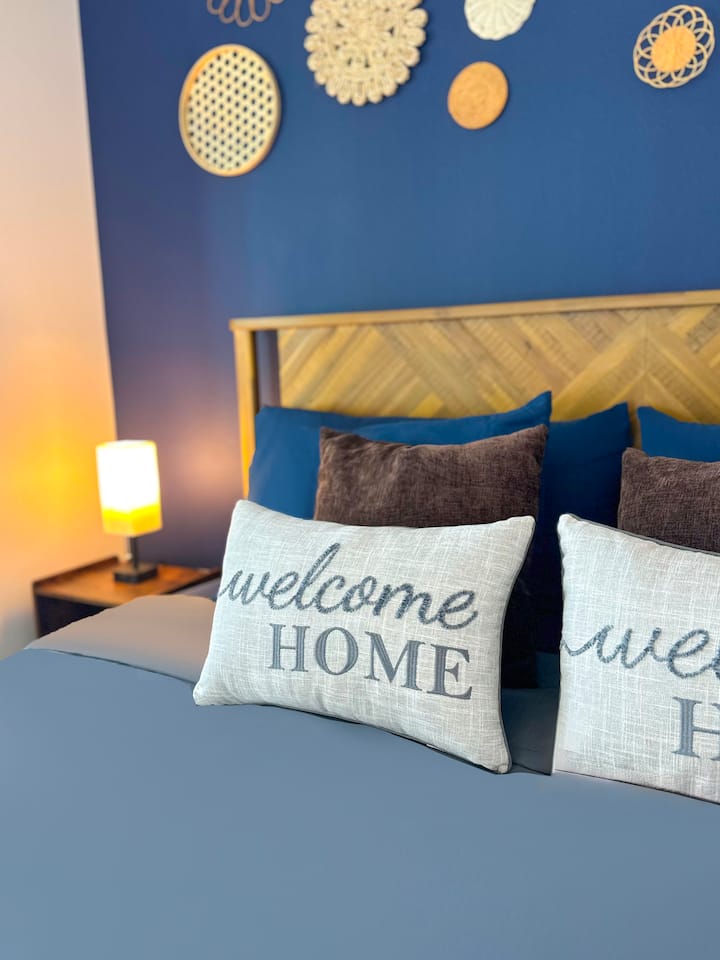 Family · Parking · Pool - Edendale - Los Angeles