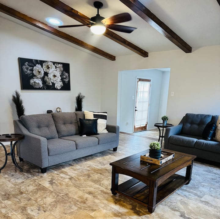 Abq Home Away From Home * Game Room* - Albuquerque