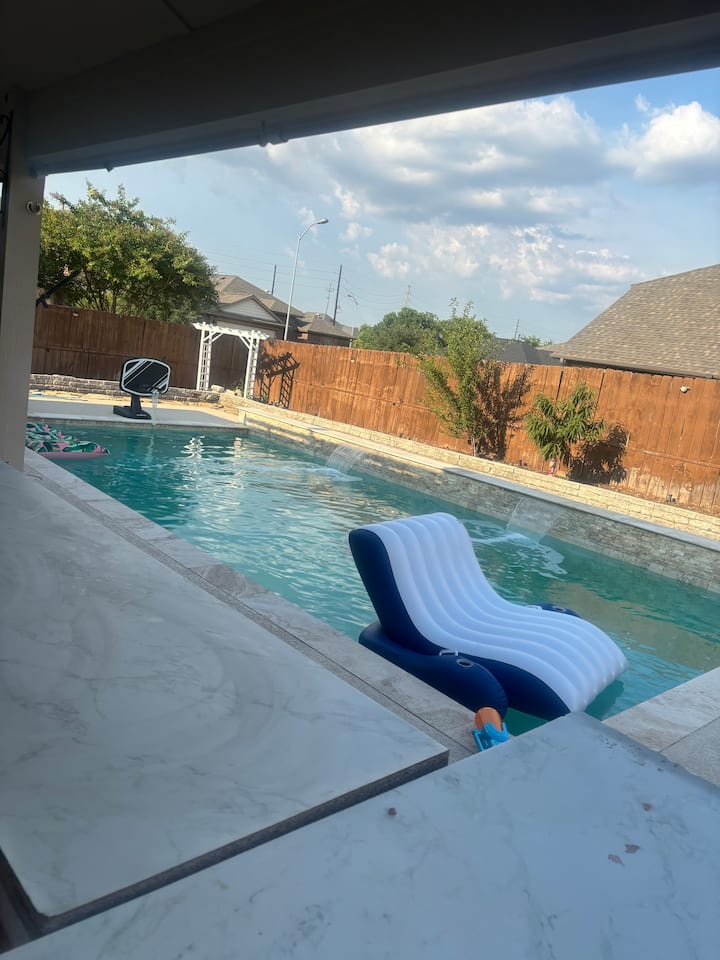 Relaxing 5 Bedroom 3 Bathroom Oasis - Katy, TX