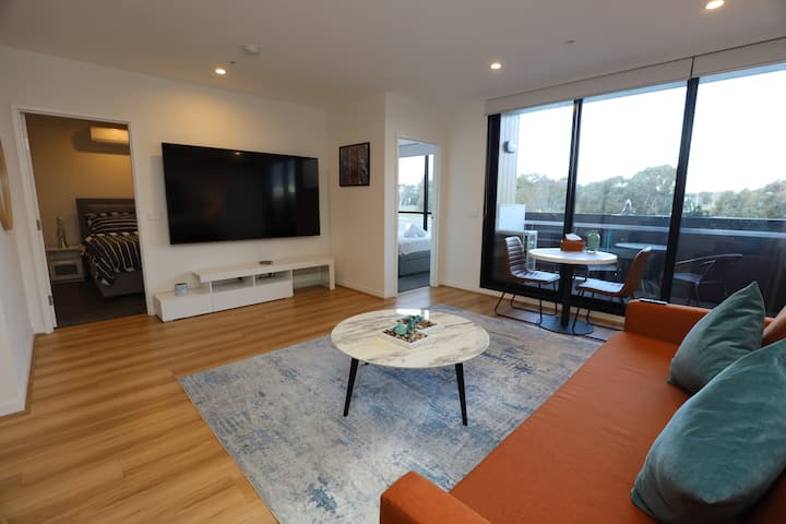 Urban Oasis W Stylish Interiors In Central Bruce - Belconnen