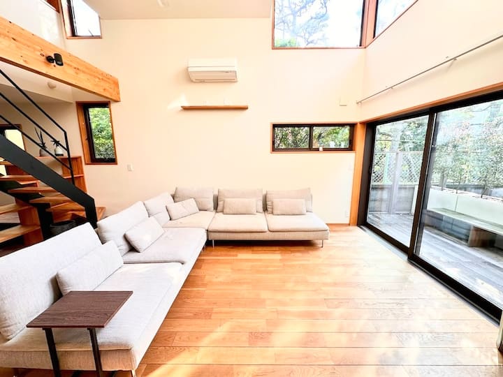 逗子海岸徒歩5分/逗子葉山駅徒歩6分/駐車場1台あり/海と街を楽しめる一軒まるまる貸切 - Yokosuka