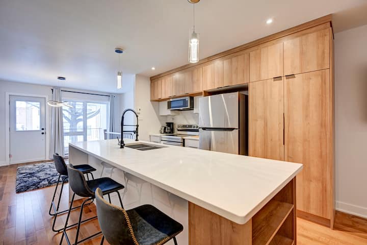 Modern Mezzanine 2br, 2ba Escape - Montreal