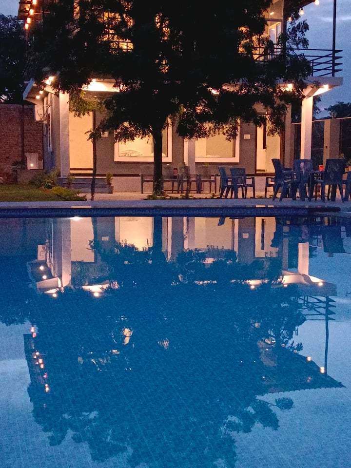 5.5 Km Far From Fatehsagar Lake. - Udaipur