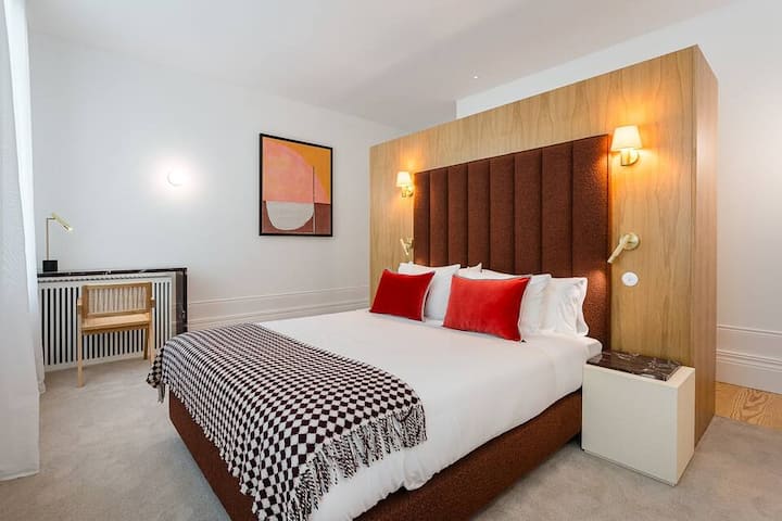 Room W Garden Peek & Pool Access - Porto, Portugal