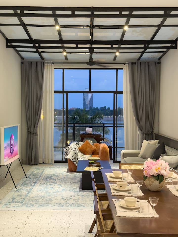 So Living | Royal Palace & Riverfront-grand Duplex - Phnom Penh