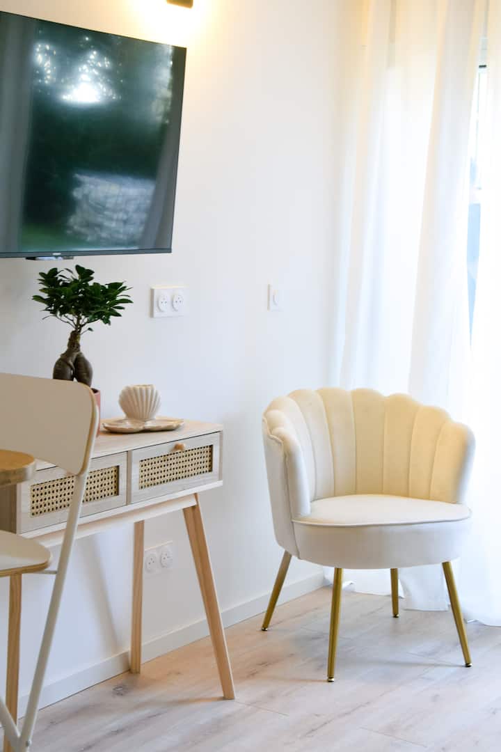 Studio Cosy Proche Aéroport, Gare, Plages Et Ville - ibis Martigues Centre