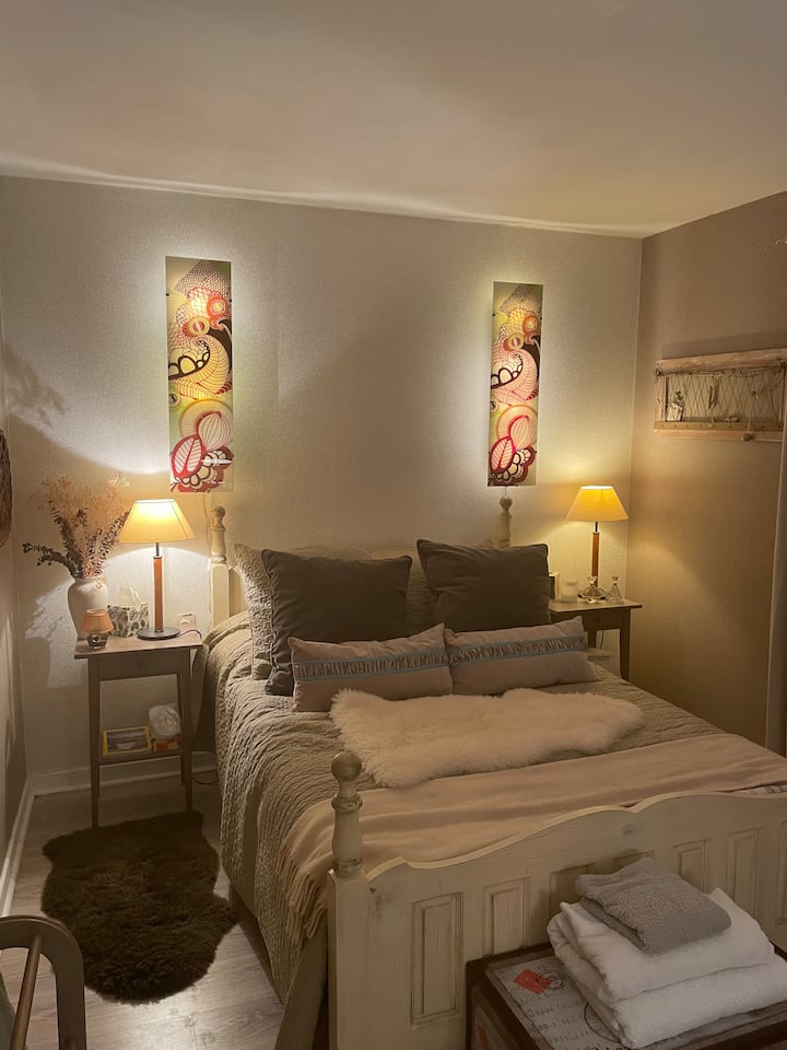 Double Bedroom & Full Bathroom - Hesdin
