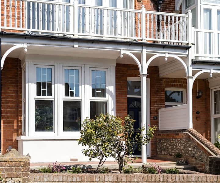 Downs View Family Holiday Home - Eastbourne