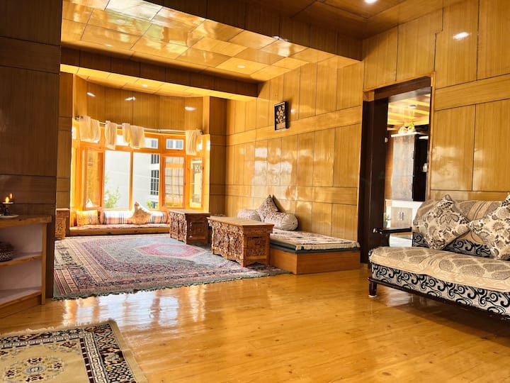Warm & Authentic Ladakhi Stay - レー
