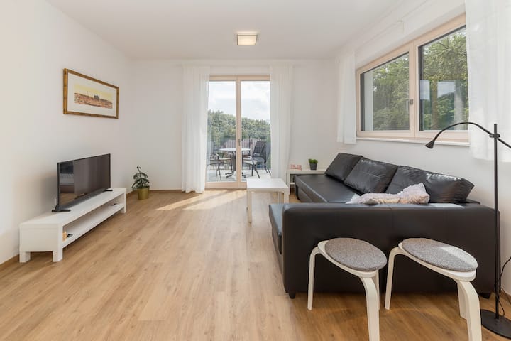 Deluxe 2-bedroom Apartment With Balcony And A/c - Ferlach