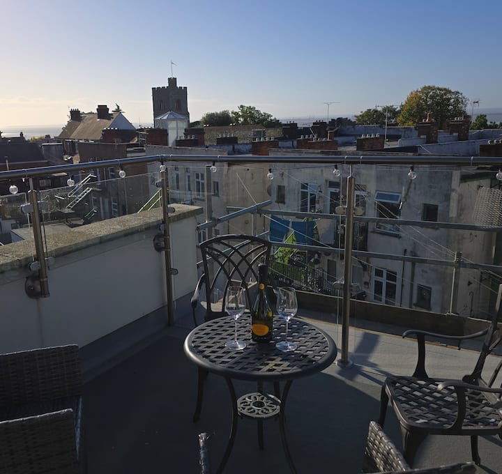 Leighonsea Views. - Southend-on-Sea
