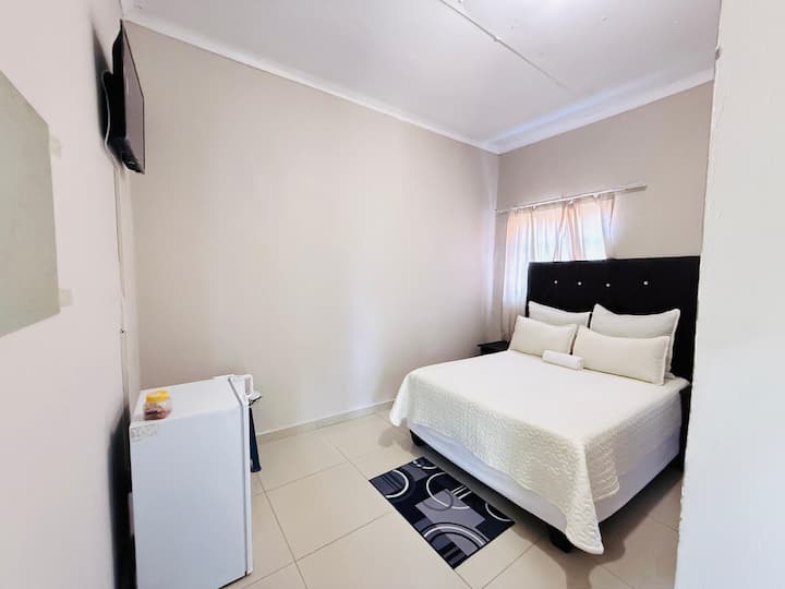 Relax Comfortable Double Room 5 | Of The 8 Units - Ermelo