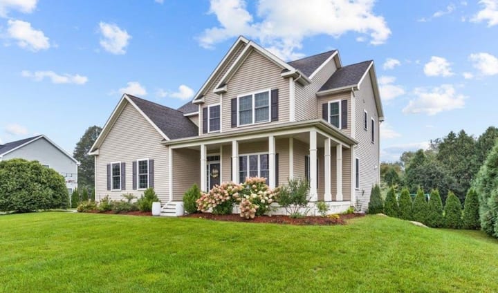 Spacious Family Friendly
Royal Residence - Burlington, VT