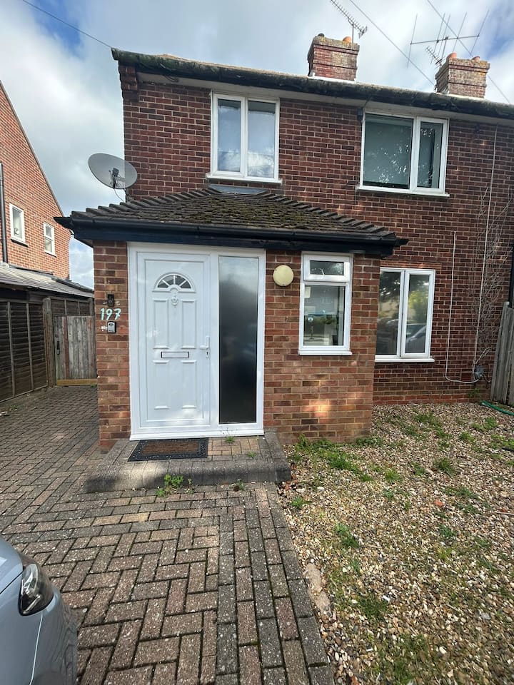 A Wonderful Two Bedroom House In Reading - Reading