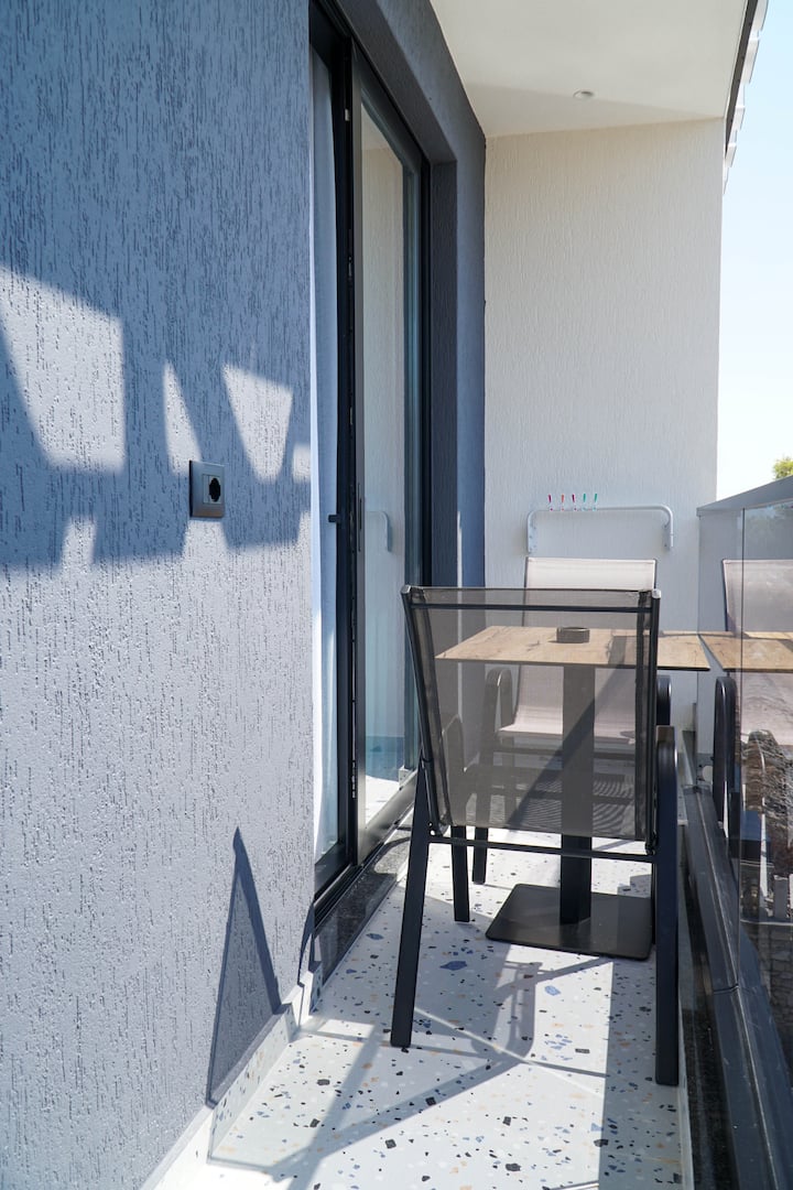 Saranda's Crown 103 - Saranda