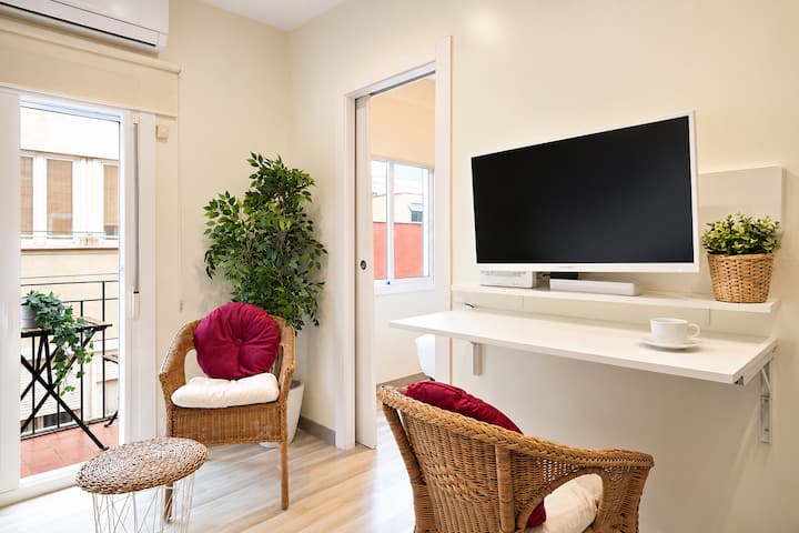 Sm5 Beach -2 Bedroom, Workspace, Dressing, Balcony - Barcelona