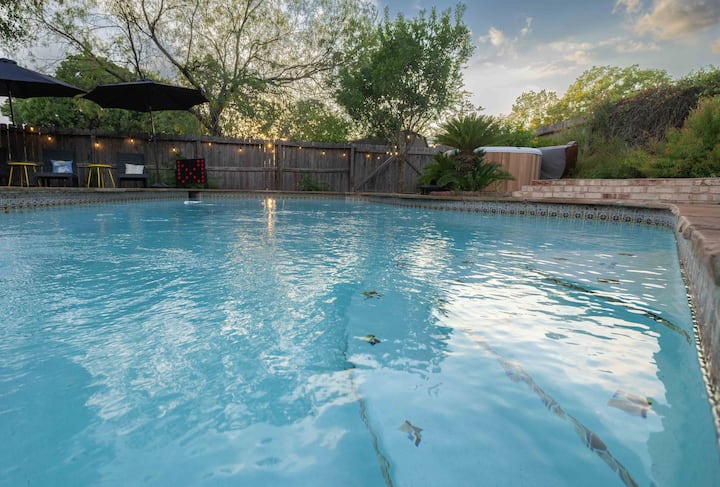 Cozy Spur- Close To Lackland, Pool, Hot Tub, Games - San Antonio, TX