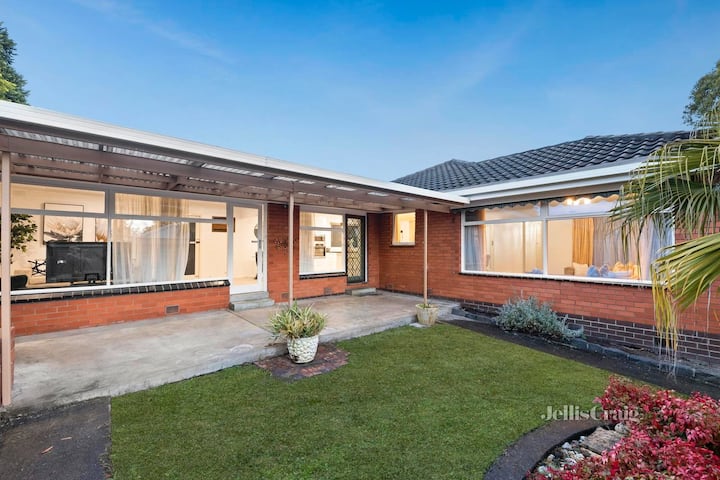 Hilltop Escape - Bayswater