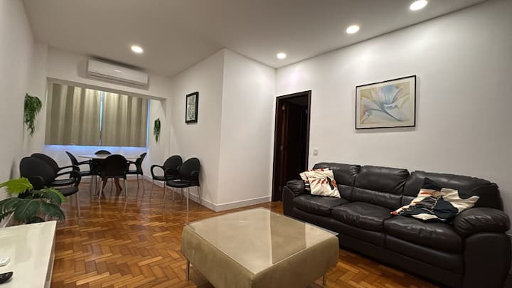 Copacabana Posto 6 !
Brand New!
3bdr 50m To Beach! - Rio de Janeiro