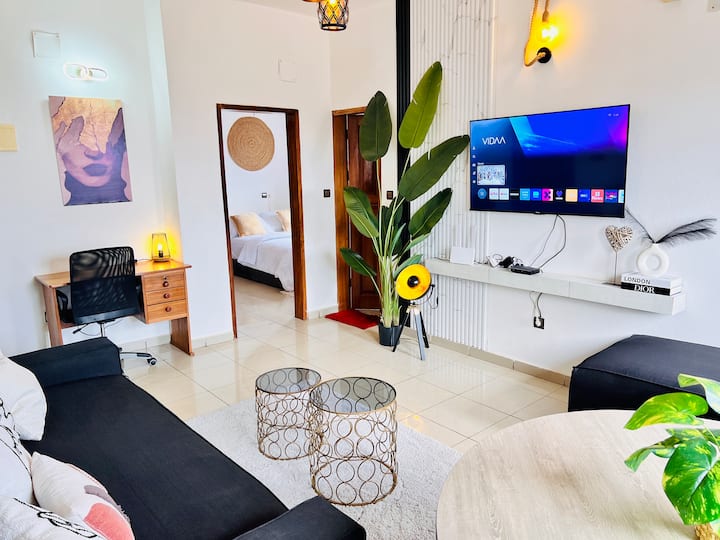 Cosy Omnisports Spacieux Confortable Et Pratique - Yaoundé