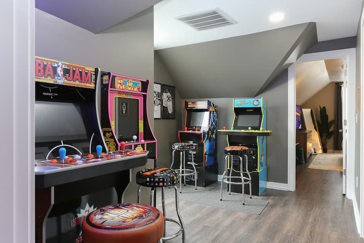 Themed Home | Walk To Downtown | Arcade | Fire Pit - Indianapolis, IN