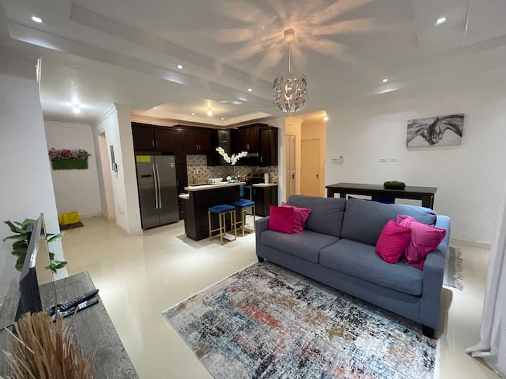 Stylish 1br Apt In Ligunea - Kingston